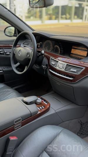 Melns Mercedes-Benz S 320 2007 Rīga, ar dzinēja tilpumu 3.00 L un nobraukumu 306 tūkst. km par 6200 €, foto 21 vietnē AUTOMOTO.COM.LV