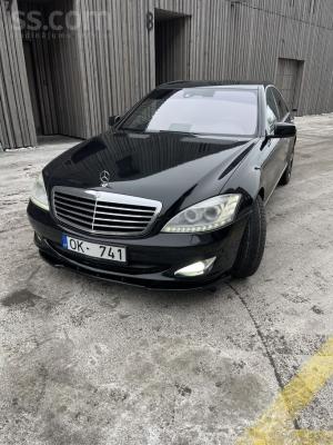 Black Mercedes-Benz S 320 2007 in Riga, with an engine capacity of 3.00 L and mileage of 340 thousand km for 6000 €, photo 4 on AUTOMOTO.COM.LV