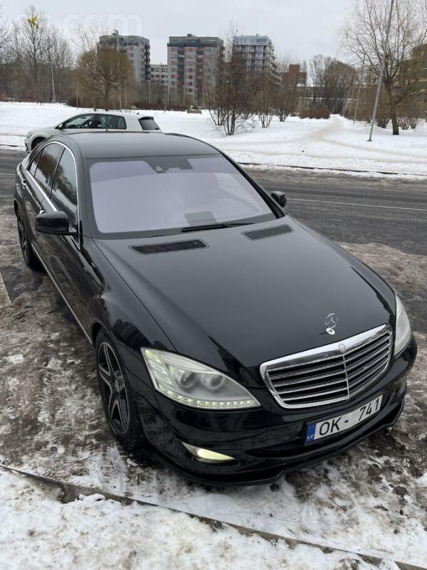 Черный Мерседес С 320 2007 в Рига, объемом двигателя 3.00 л и пробегом 340 тыс. км за 6000 €, фото 5 на AUTOMOTO.COM.LV