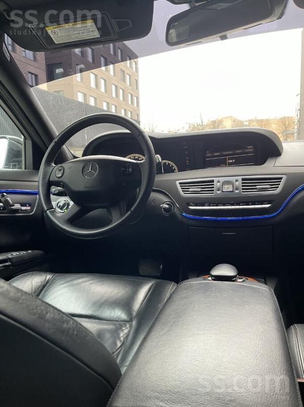 Черный Мерседес С 320 2007 в Рига, объемом двигателя 3.00 л и пробегом 340 тыс. км за 6000 €, фото 7 на AUTOMOTO.COM.LV
