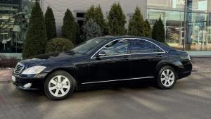 Black Mercedes-Benz S 320 2007 in Riga, with an engine capacity of 3.00 L and mileage of 306 thousand km for 6200 €, photo 4 on AUTOMOTO.COM.LV