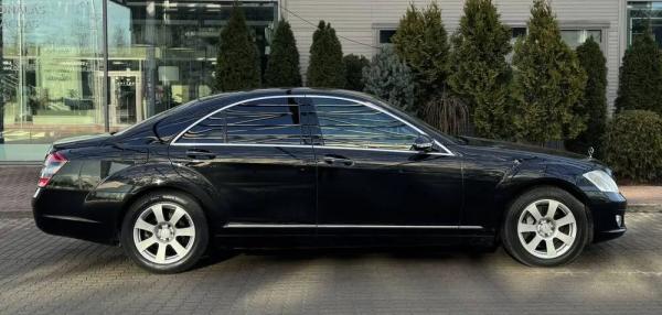 Черный Мерседес С 320 2007 в Рига, объемом двигателя 3.00 л и пробегом 306 тыс. км за 6200 €, фото 5 на AUTOMOTO.COM.LV