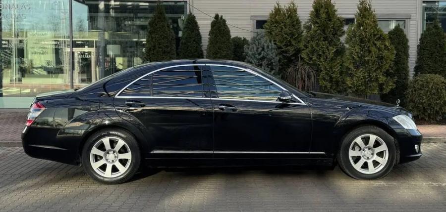 Black Mercedes-Benz S 320 2007 in Riga, with an engine capacity of 3.00 L and mileage of 306 thousand km for 6200 €, photo 6 on AUTOMOTO.COM.LV