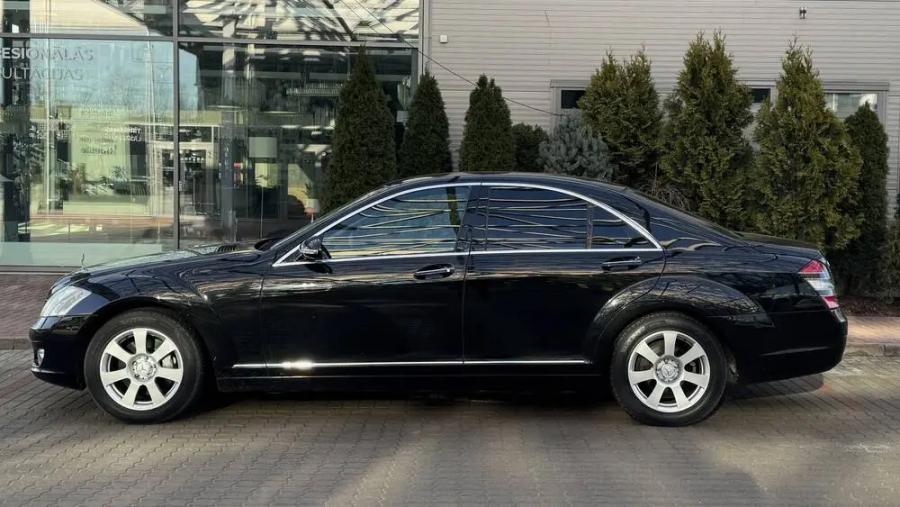 Black Mercedes-Benz S 320 2007 in Riga, with an engine capacity of 3.00 L and mileage of 306 thousand km for 6200 €, photo 7 on AUTOMOTO.COM.LV