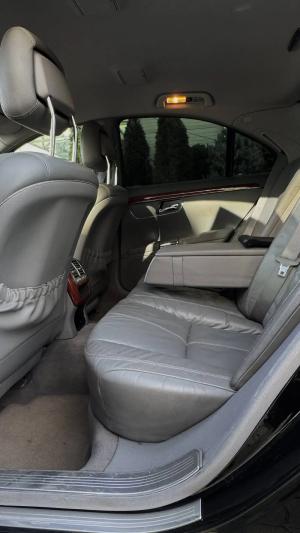 Black Mercedes-Benz S 320 2007 in Riga, with an engine capacity of 3.00 L and mileage of 306 thousand km for 6200 €, photo 10 on AUTOMOTO.COM.LV