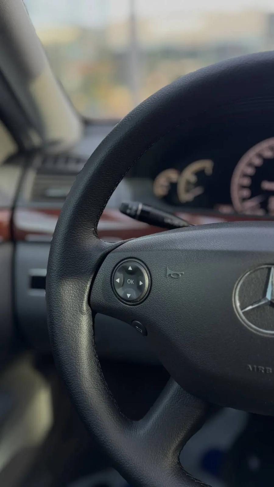 Black Mercedes-Benz S 320 2007 in Riga, with an engine capacity of 3.00 L and mileage of 306 thousand km for 6200 €, photo 12 on AUTOMOTO.COM.LV