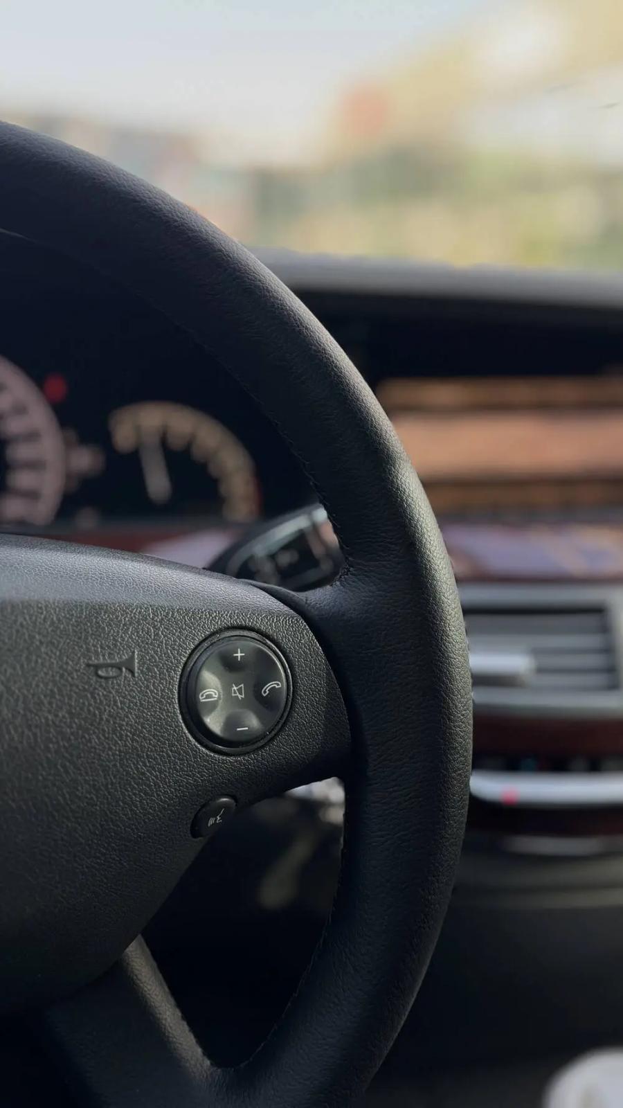 Black Mercedes-Benz S 320 2007 in Riga, with an engine capacity of 3.00 L and mileage of 306 thousand km for 6200 €, photo 13 on AUTOMOTO.COM.LV
