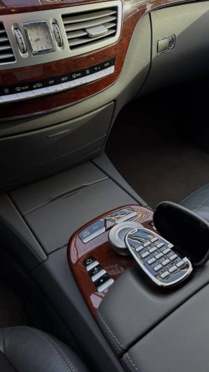 Black Mercedes-Benz S 320 2007 in Riga, with an engine capacity of 3.00 L and mileage of 306 thousand km for 6200 €, photo 18 on AUTOMOTO.COM.LV