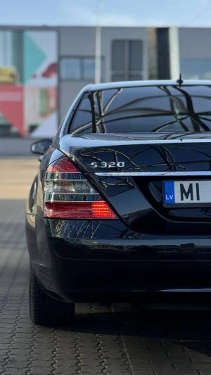 Black Mercedes-Benz S 320 2007 in Riga, with an engine capacity of 3.00 L and mileage of 306 thousand km for 6200 €, photo 23 on AUTOMOTO.COM.LV