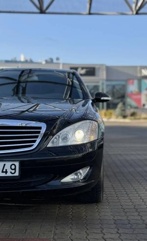 Black Mercedes-Benz S 320 2007 in Riga, with an engine capacity of 3.00 L and mileage of 306 thousand km for 6200 €, photo 24 on AUTOMOTO.COM.LV