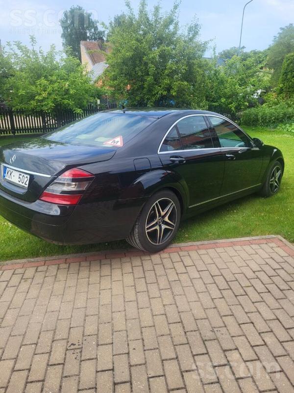 Melns Mercedes-Benz S 320 2007 Valmiera, ar dzinēja tilpumu 3.00 L un nobraukumu 298 tūkst. km par 7200 €, foto 2 vietnē AUTOMOTO.COM.LV