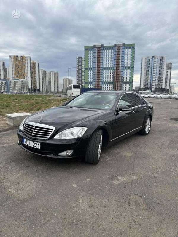 Черный Мерседес С 320 2007 в Вильнюс, объемом двигателя 2.99 л и пробегом 391 тыс. км за 6200 €, фото 3 на AUTOMOTO.COM.LV
