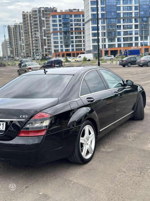 Черный Мерседес С 320 2007 в Вильнюс, объемом двигателя 2.99 л и пробегом 391 тыс. км за 6200 €, фото 9 на AUTOMOTO.COM.LV