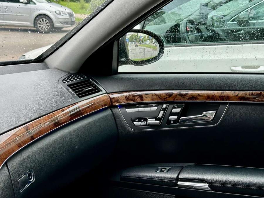 Melns Mercedes-Benz S 320 2007 Viļņa, ar dzinēja tilpumu 2.99 L un nobraukumu 391 tūkst. km par 6200 €, foto 14 vietnē AUTOMOTO.COM.LV
