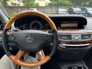Melns Mercedes-Benz S 320 2007 Viļņa, ar dzinēja tilpumu 2.99 L un nobraukumu 391 tūkst. km par 6200 €, foto 15 vietnē AUTOMOTO.COM.LV