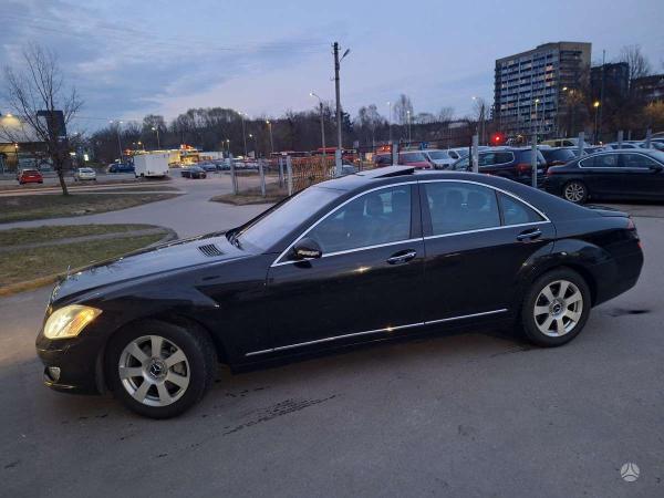 Мерседес С 320 2007 в Вильнюс на AUTOMOTO.COM.LV Черный Мерседес С 320 2007 в Вильнюс, объемом двигателя 2.99 л и пробегом 273 тыс. км за 7250 €, фото 7 на AUTOMOTO.COM.LV