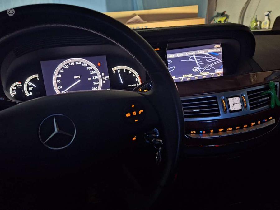 Black Mercedes-Benz S 320 2007 in Vilnius, with an engine capacity of 2.99 L and mileage of 273 thousand km for 7250 €, photo 9 on AUTOMOTO.COM.LV