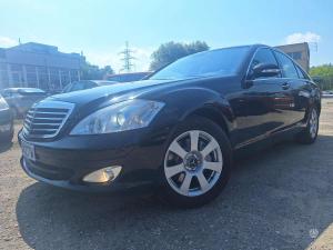 Black Mercedes-Benz S 320 2007 in Vilnius, with an engine capacity of 2.99 L and mileage of 273 thousand km for 7250 €, photo 13 on AUTOMOTO.COM.LV