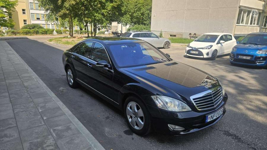 Черный Мерседес С 320 2007 в Вильнюс, объемом двигателя 3.00 л и пробегом 300 тыс. км за 6900 €, фото 3 на AUTOMOTO.COM.LV