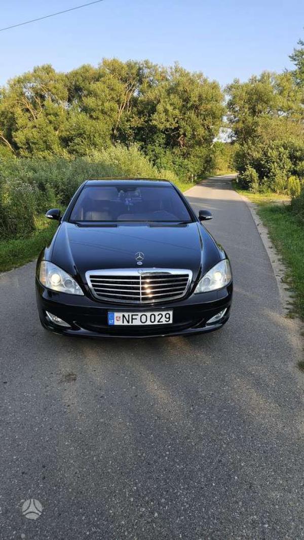 Черный Мерседес С 320 2007 в Вильнюс, объемом двигателя 3.00 л и пробегом 300 тыс. км за 6900 €, фото 5 на AUTOMOTO.COM.LV