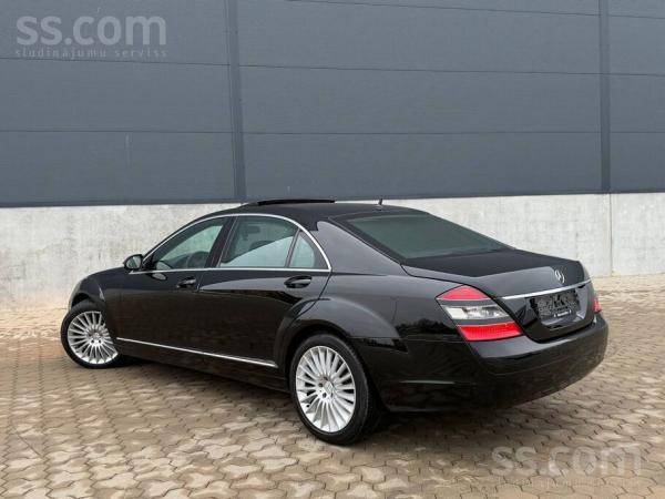 Black Mercedes-Benz S 320 2008 in Riga, with an engine capacity of 3.00 L and mileage of 0 thousand km for 6750 €, photo 2 on AUTOMOTO.COM.LV