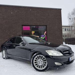 Black Mercedes-Benz S 320 2008 in Kaisiadorys, with an engine capacity of 2.99 L and mileage of 350 thousand km for 5450 €, photo 2 on AUTOMOTO.COM.LV