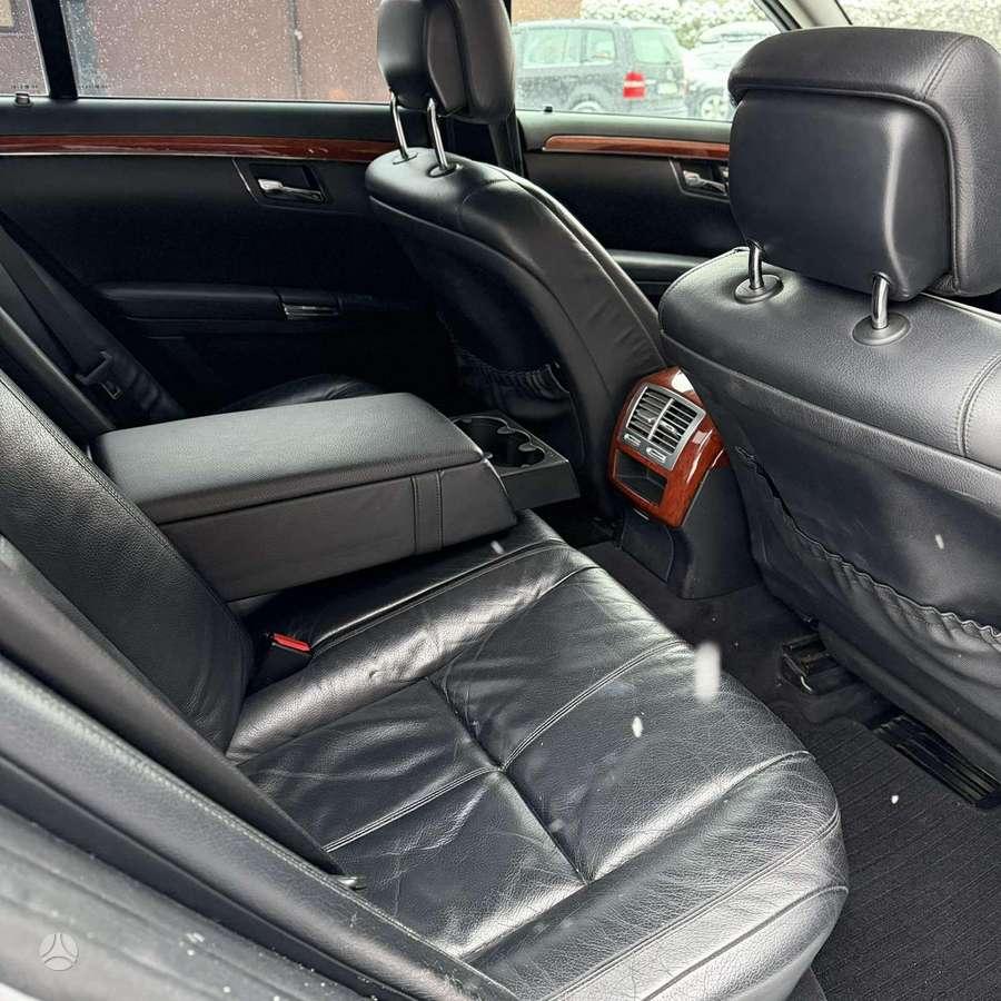 Black Mercedes-Benz S 320 2008 in Kaisiadorys, with an engine capacity of 2.99 L and mileage of 350 thousand km for 5450 €, photo 20 on AUTOMOTO.COM.LV