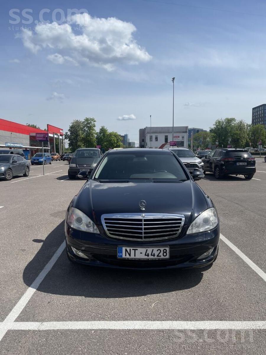 Black Mercedes-Benz S 320 2008 in Riga, with an engine capacity of 3.00 L and mileage of 297 thousand km for 5800 €, photo 2 on AUTOMOTO.COM.LV