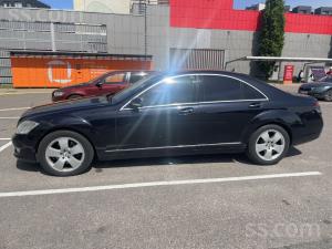 Black Mercedes-Benz S 320 2008 in Riga, with an engine capacity of 3.00 L and mileage of 297 thousand km for 5800 €, photo 4 on AUTOMOTO.COM.LV