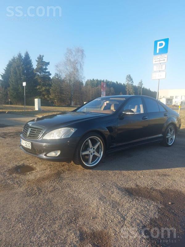 Черный Мерседес С 320 2008 в Рига, объемом двигателя 3.00 л и пробегом 430 тыс. км за 5700 €, фото 1 на AUTOMOTO.COM.LV
