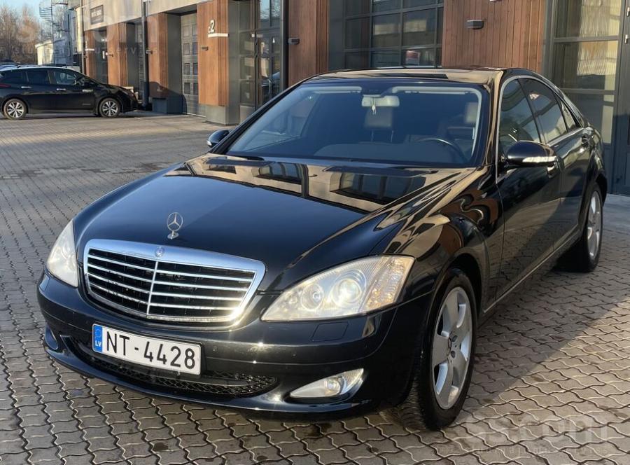Черный Мерседес С 320 2008 в Рига, объемом двигателя 3.00 л и пробегом 289 тыс. км за 5500 €, фото 1 на AUTOMOTO.COM.LV