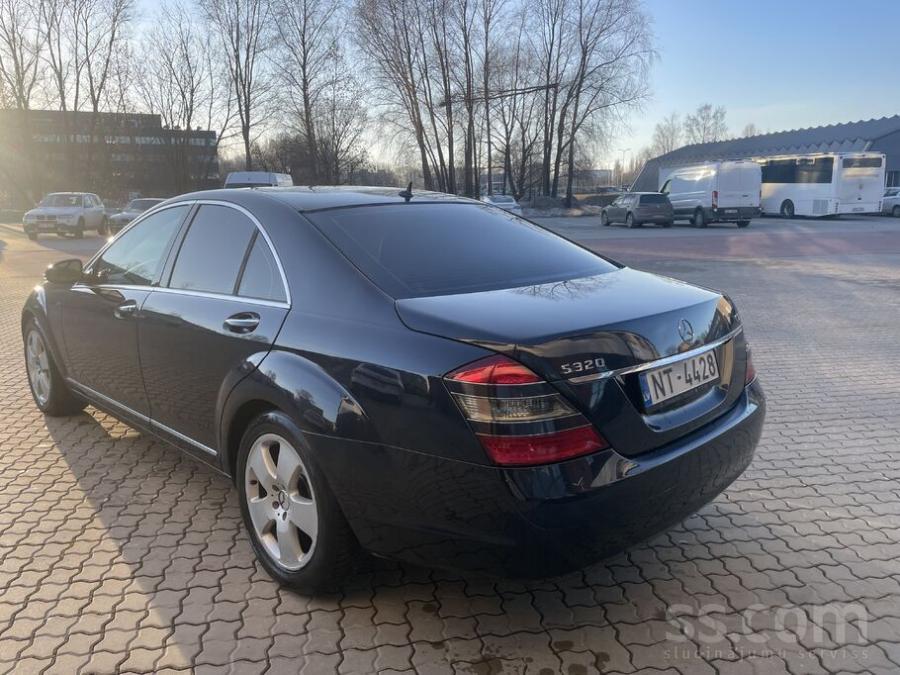Черный Мерседес С 320 2008 в Рига, объемом двигателя 3.00 л и пробегом 289 тыс. км за 5500 €, фото 6 на AUTOMOTO.COM.LV