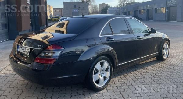 Black Mercedes-Benz S 320 2008 in Riga, with an engine capacity of 3.00 L and mileage of 289 thousand km for 5500 €, photo 7 on AUTOMOTO.COM.LV