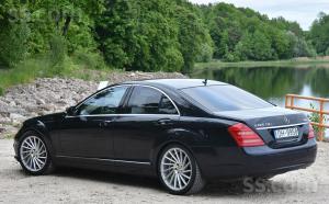 Black Mercedes-Benz S 320 2008 in Aizkraukle, with an engine capacity of 3.00 L and mileage of 270 thousand km for 7500 €, photo 3 on AUTOMOTO.COM.LV