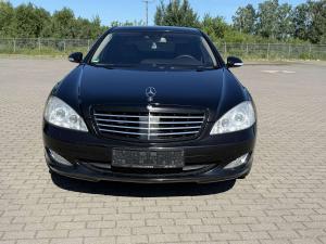 Черный Мерседес С 320 2008 в Мариямполе, объемом двигателя 2.99 л и пробегом 325 тыс. км за 7500 €, фото  на AUTOMOTO.COM.LV
