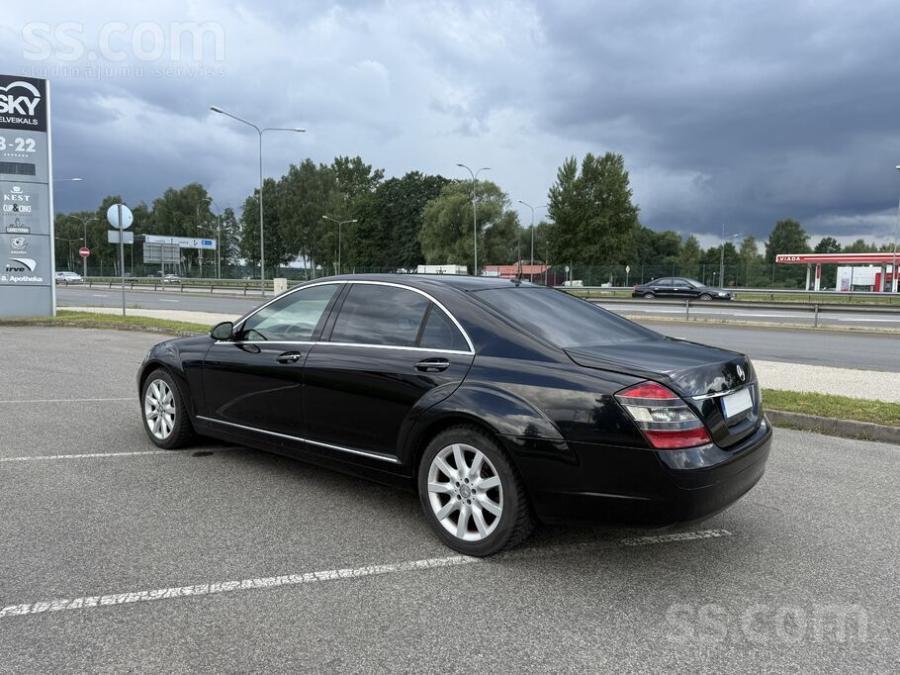 Черный Мерседес С 320 2008 в Рига, объемом двигателя 3.00 л и пробегом 275 тыс. км за 5900 €, фото 3 на AUTOMOTO.COM.LV