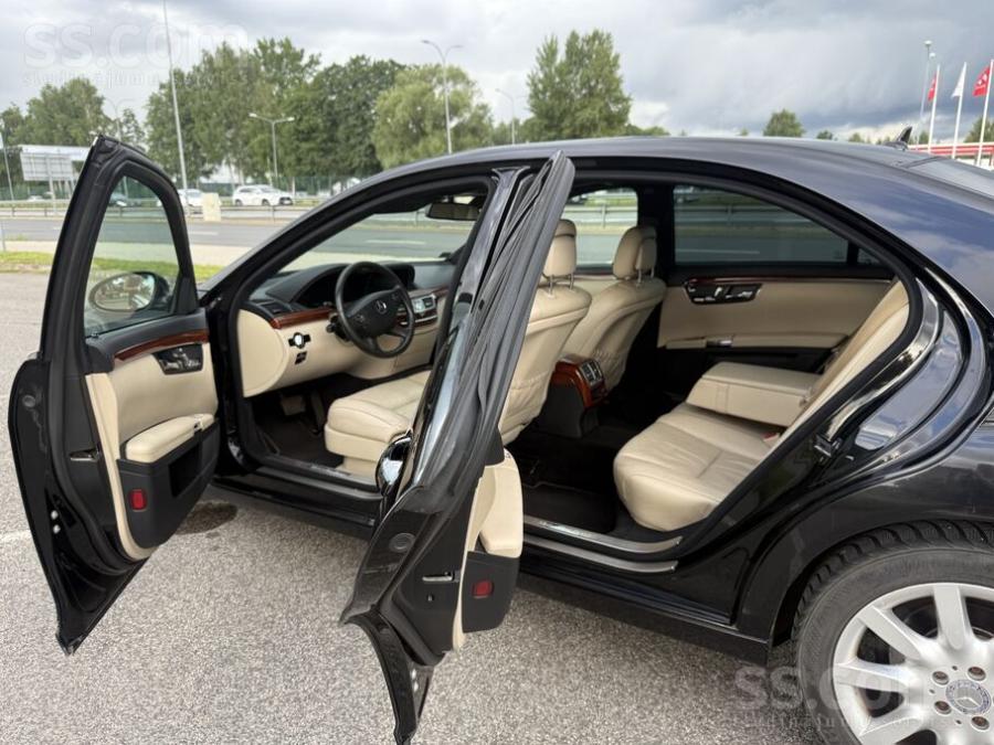 Черный Мерседес С 320 2008 в Рига, объемом двигателя 3.00 л и пробегом 275 тыс. км за 5900 €, фото 10 на AUTOMOTO.COM.LV