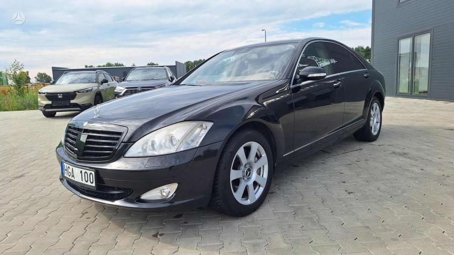Черный Мерседес С 320 2008 в Вильнюс, объемом двигателя 2.99 л и пробегом 268 тыс. км за 6100 €, фото 1 на AUTOMOTO.COM.LV