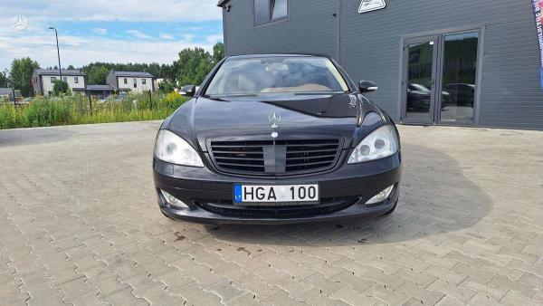 Black Mercedes-Benz S 320 2008 in Vilnius, with an engine capacity of 2.99 L and mileage of 268 thousand km for 6100 €, photo 4 on AUTOMOTO.COM.LV