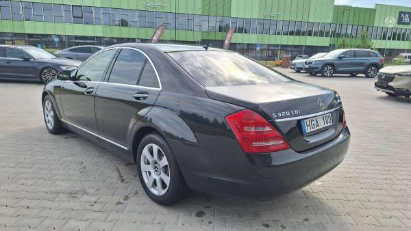 Black Mercedes-Benz S 320 2008 in Vilnius, with an engine capacity of 2.99 L and mileage of 268 thousand km for 6100 €, photo 5 on AUTOMOTO.COM.LV