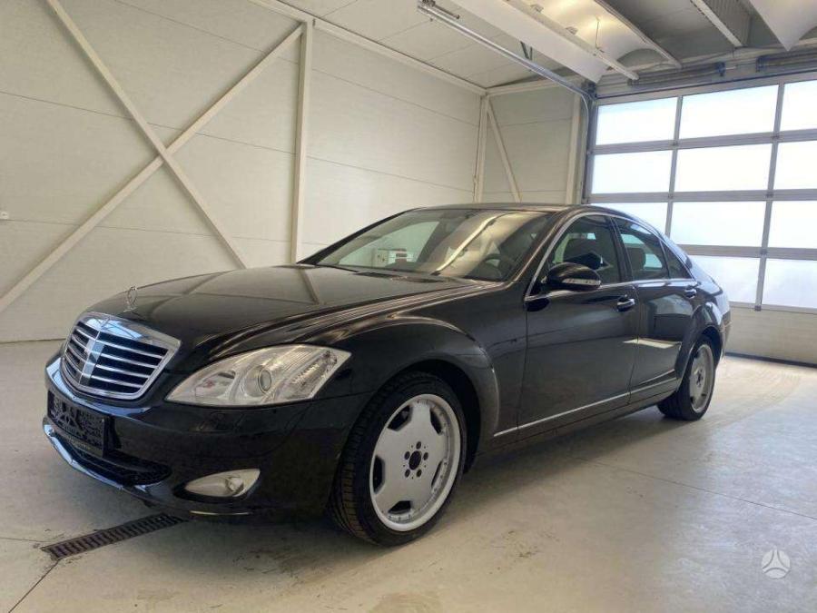 Черный Мерседес С 320 2008 в Радвилишкис, объемом двигателя 2.99 л и пробегом 256 тыс. км за 5263 €, фото 1 на AUTOMOTO.COM.LV