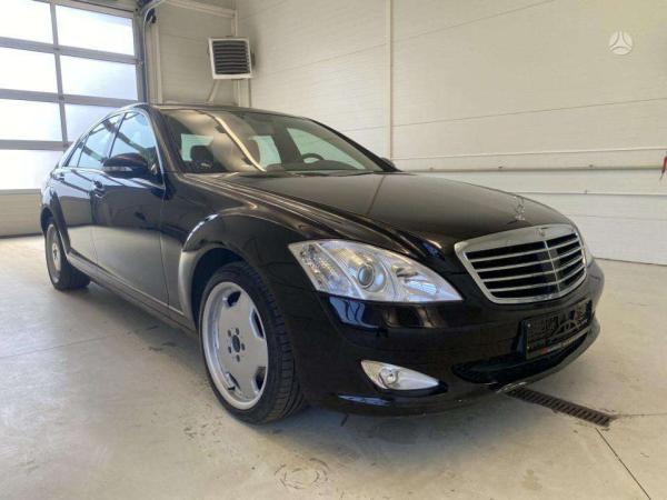Black Mercedes-Benz S 320 2008 in Radviliskis, with an engine capacity of 2.99 L and mileage of 256 thousand km for 5263 €, photo 2 on AUTOMOTO.COM.LV