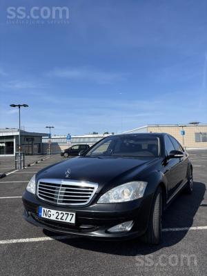 Black Mercedes-Benz S 320 2008 in Valmiera, with an engine capacity of 3.00 L and mileage of 296 thousand km for 7450 €, photo  on AUTOMOTO.COM.LV