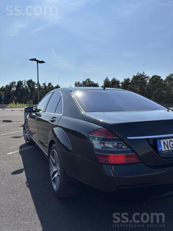 Melns Mercedes-Benz S 320 2008 Valmiera, ar dzinēja tilpumu 3.00 L un nobraukumu 296 tūkst. km par 7450 €, foto 2 vietnē AUTOMOTO.COM.LV