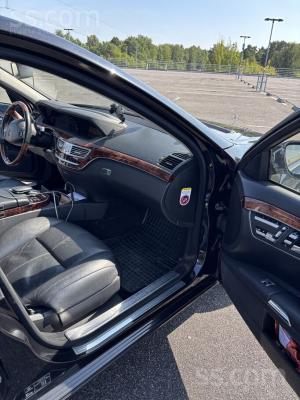 Melns Mercedes-Benz S 320 2008 Valmiera, ar dzinēja tilpumu 3.00 L un nobraukumu 296 tūkst. km par 7450 €, foto 4 vietnē AUTOMOTO.COM.LV