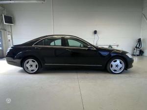 Black Mercedes-Benz S 320 2008 in Radviliskis, with an engine capacity of 2.99 L and mileage of 256 thousand km for 5142 €, photo 8 on AUTOMOTO.COM.LV
