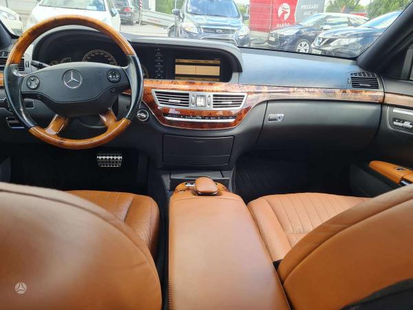 Black Mercedes-Benz S 320 2008 in Taurage, with an engine capacity of 2.99 L and mileage of 330 thousand km for 6750 €, photo 6 on AUTOMOTO.COM.LV