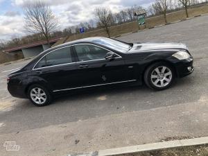 Melns Mercedes-Benz S 320 2009 Pakruojis, ar dzinēja tilpumu 3.00 L un nobraukumu 425 tūkst. km par 3200 €, foto  vietnē AUTOMOTO.COM.LV