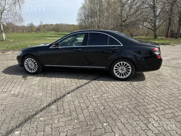 Melns Mercedes-Benz S 320 2009 Saldus, ar dzinēja tilpumu 3.00 L un nobraukumu 347 tūkst. km par 8500 €, foto 3 vietnē AUTOMOTO.COM.LV