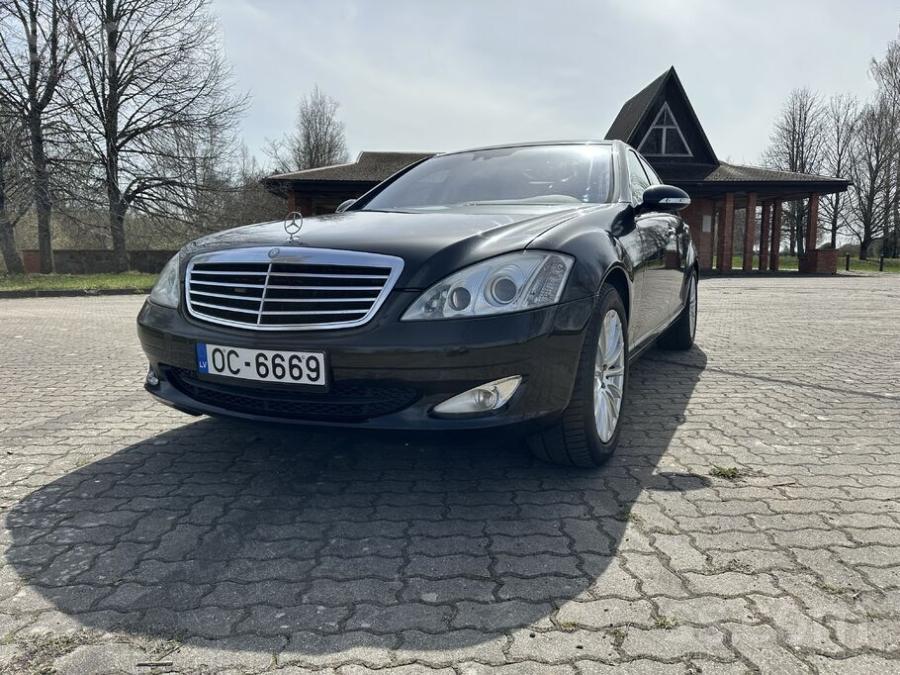 Melns Mercedes-Benz S 320 2009 Saldus, ar dzinēja tilpumu 3.00 L un nobraukumu 347 tūkst. km par 8500 €, foto 1 vietnē AUTOMOTO.COM.LV